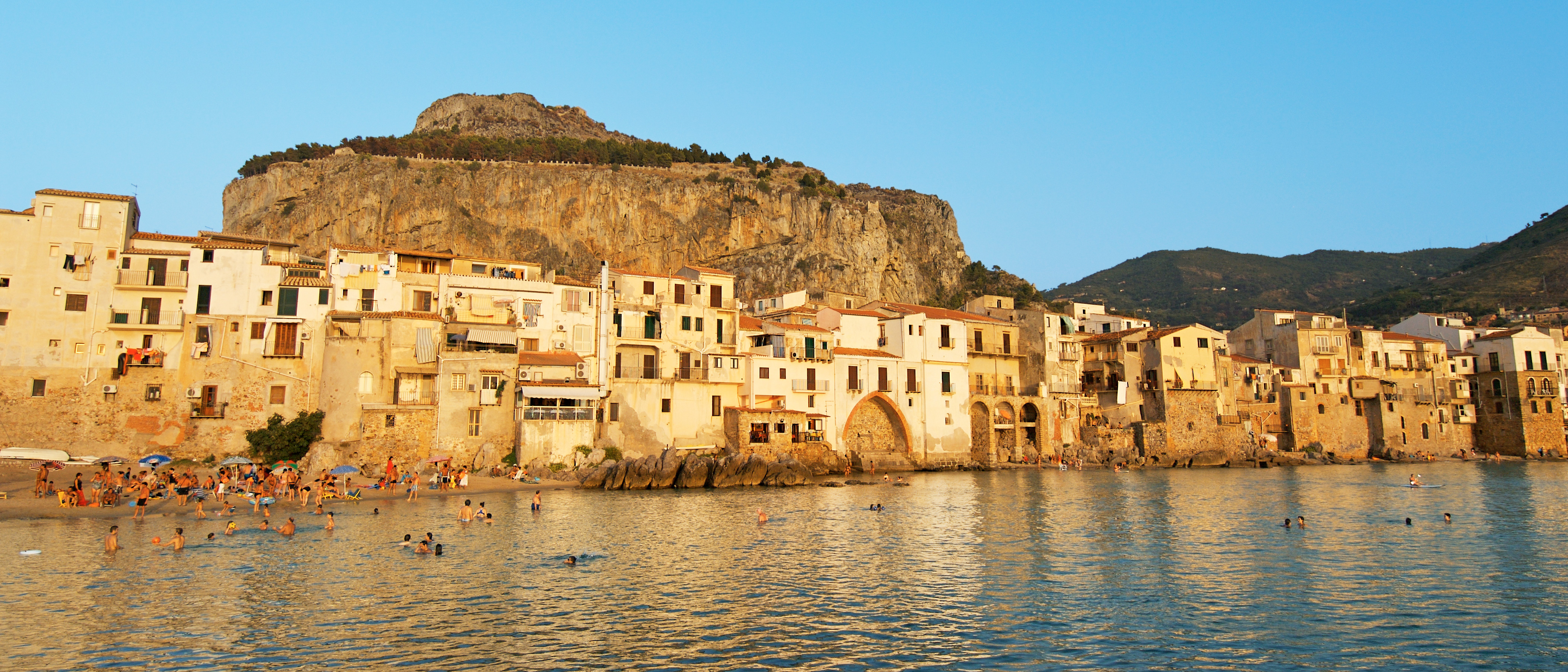 Rejser til Cefalù på Sicilien med Spies